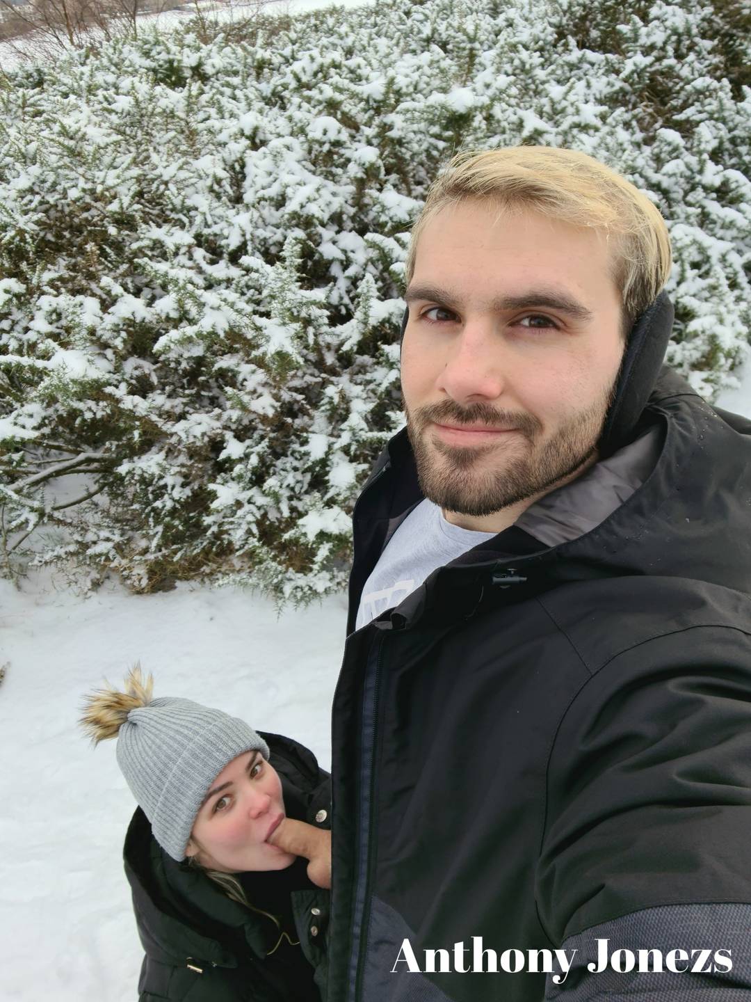 Snowy blowjob! | Scrolller