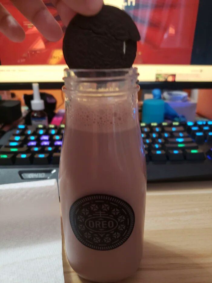 So a Oreo cookie doesn't even fit in the Oreo glass? | Scrolller