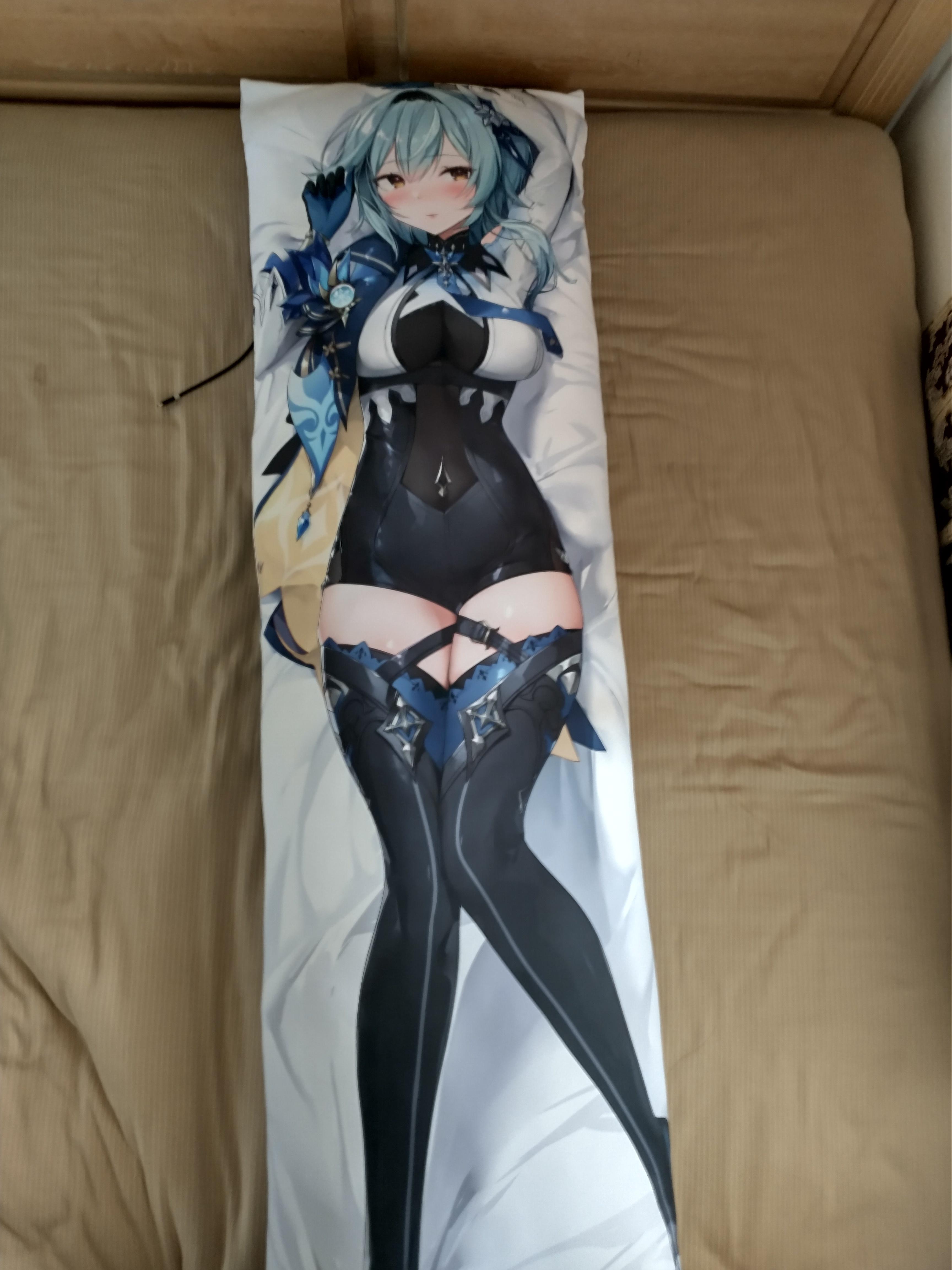 so i bought a Eula dakimakura | Scrolller
