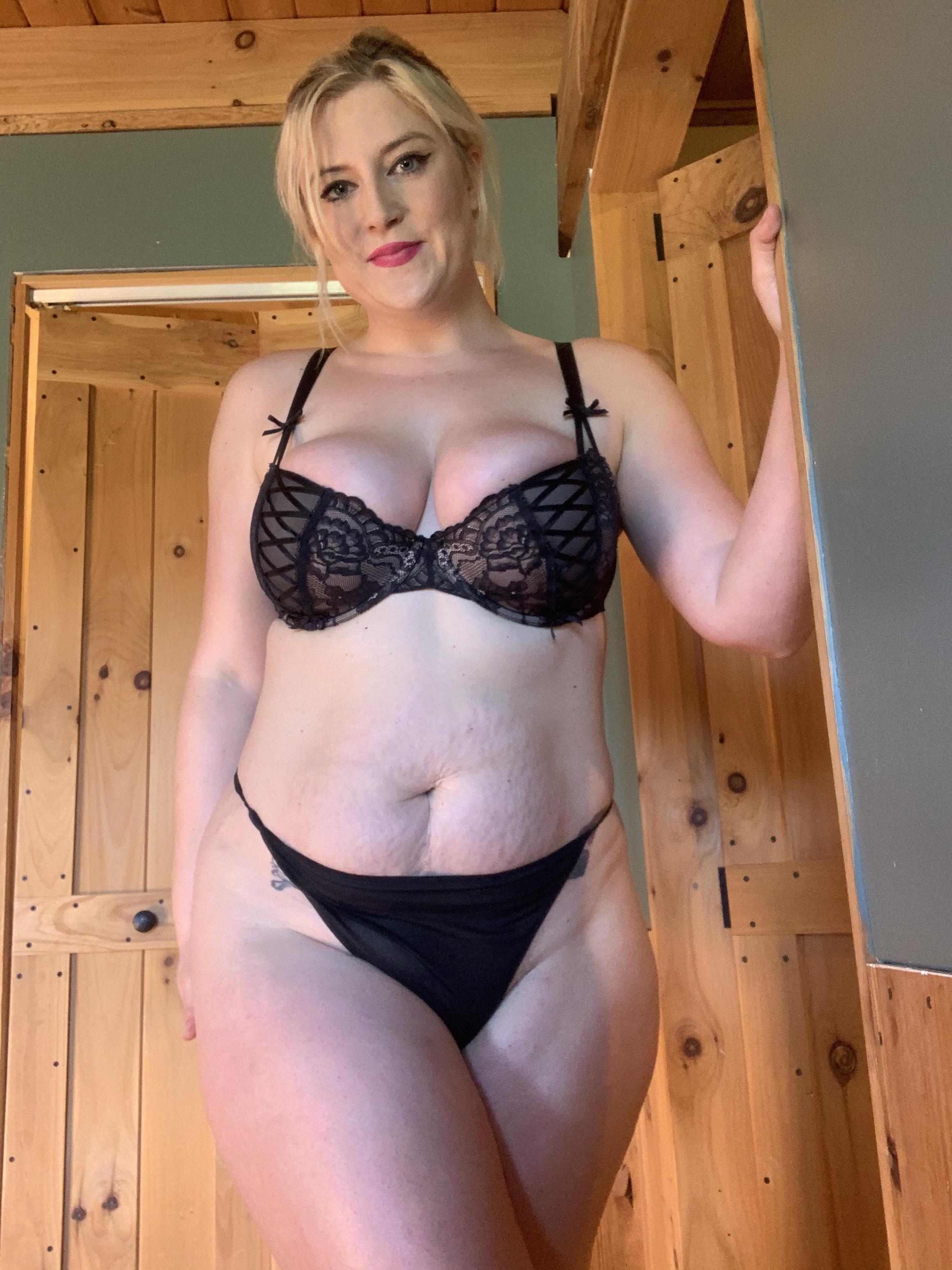 Do you like your milfs curvy? | Scrolller