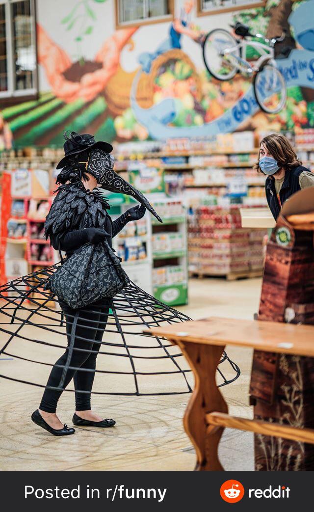 Social Distancing done right | Scrolller