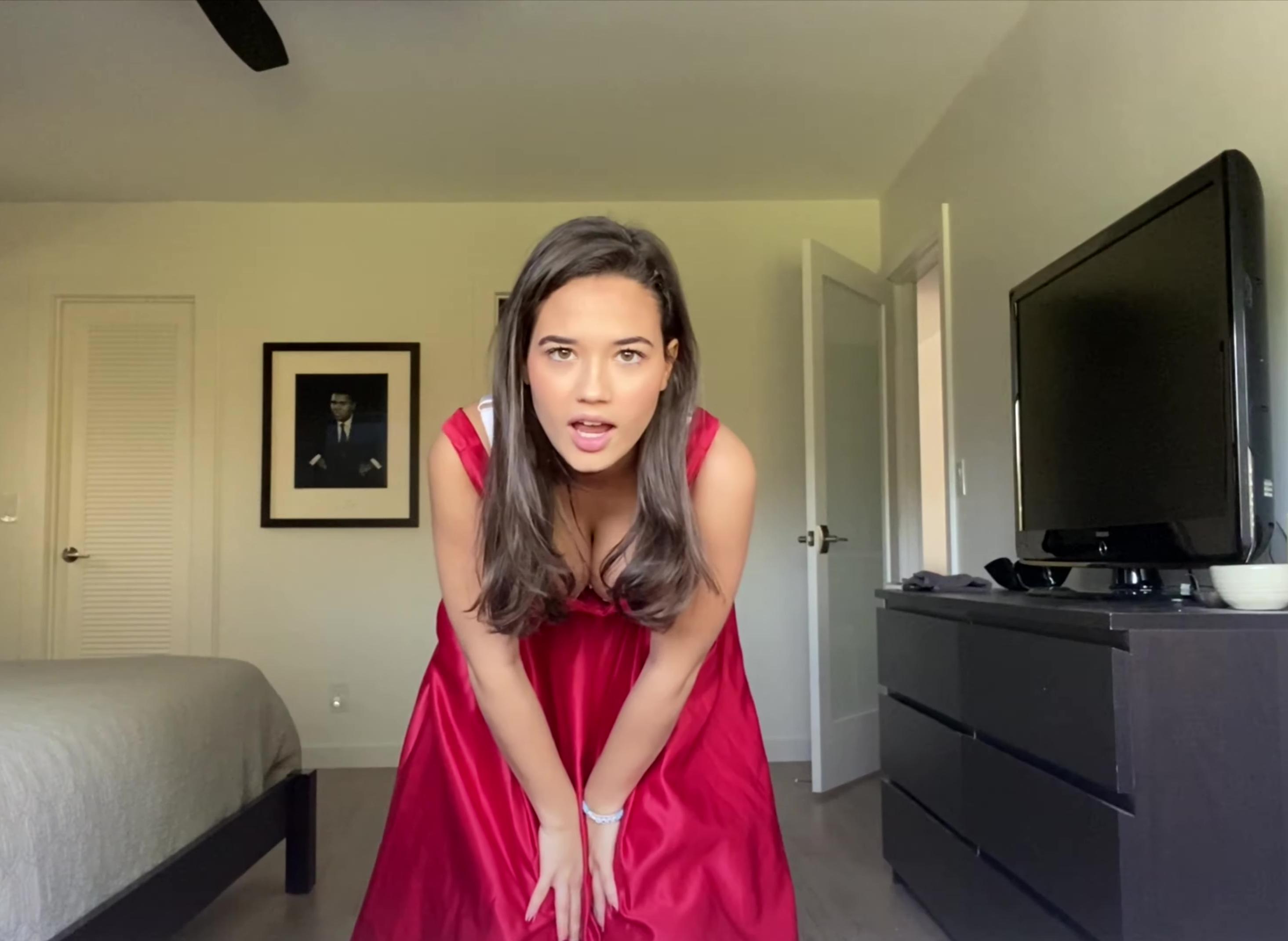 Sofia finally lets you take a look on prom night | Scrolller