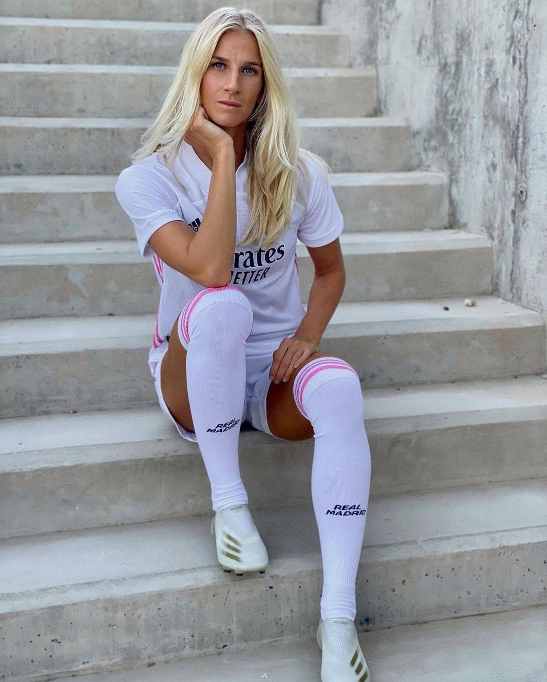 Sofia Jakobsson | Scrolller