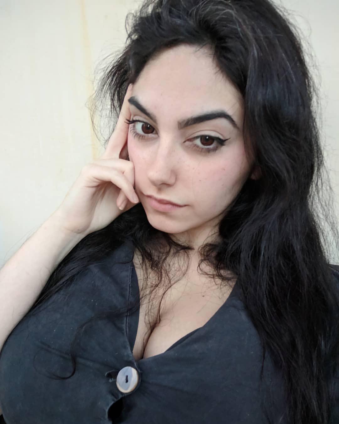 Sofia Mina Delle Cave (1) | Scrolller