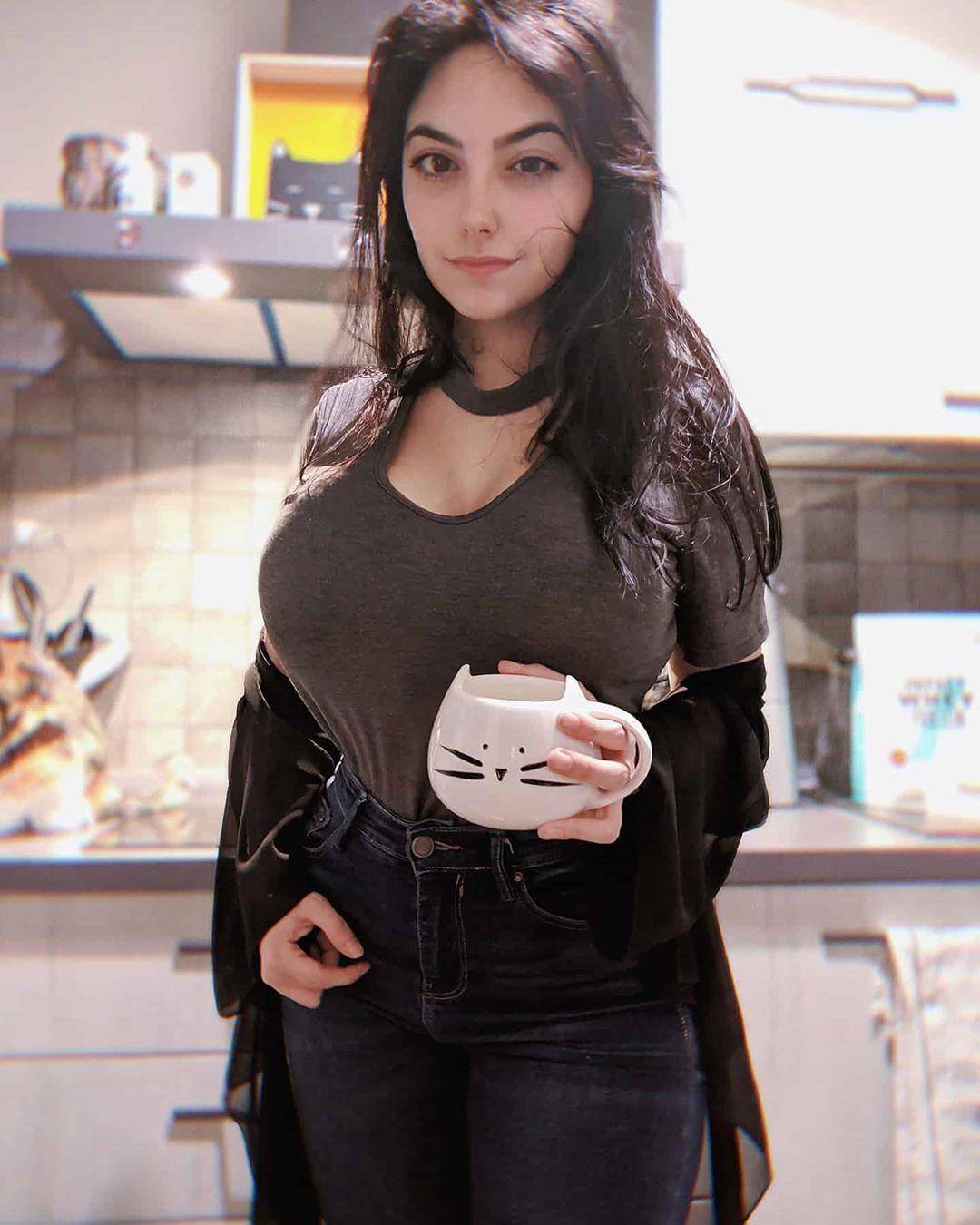 Sofia Mina Delle Caves (3) | Scrolller