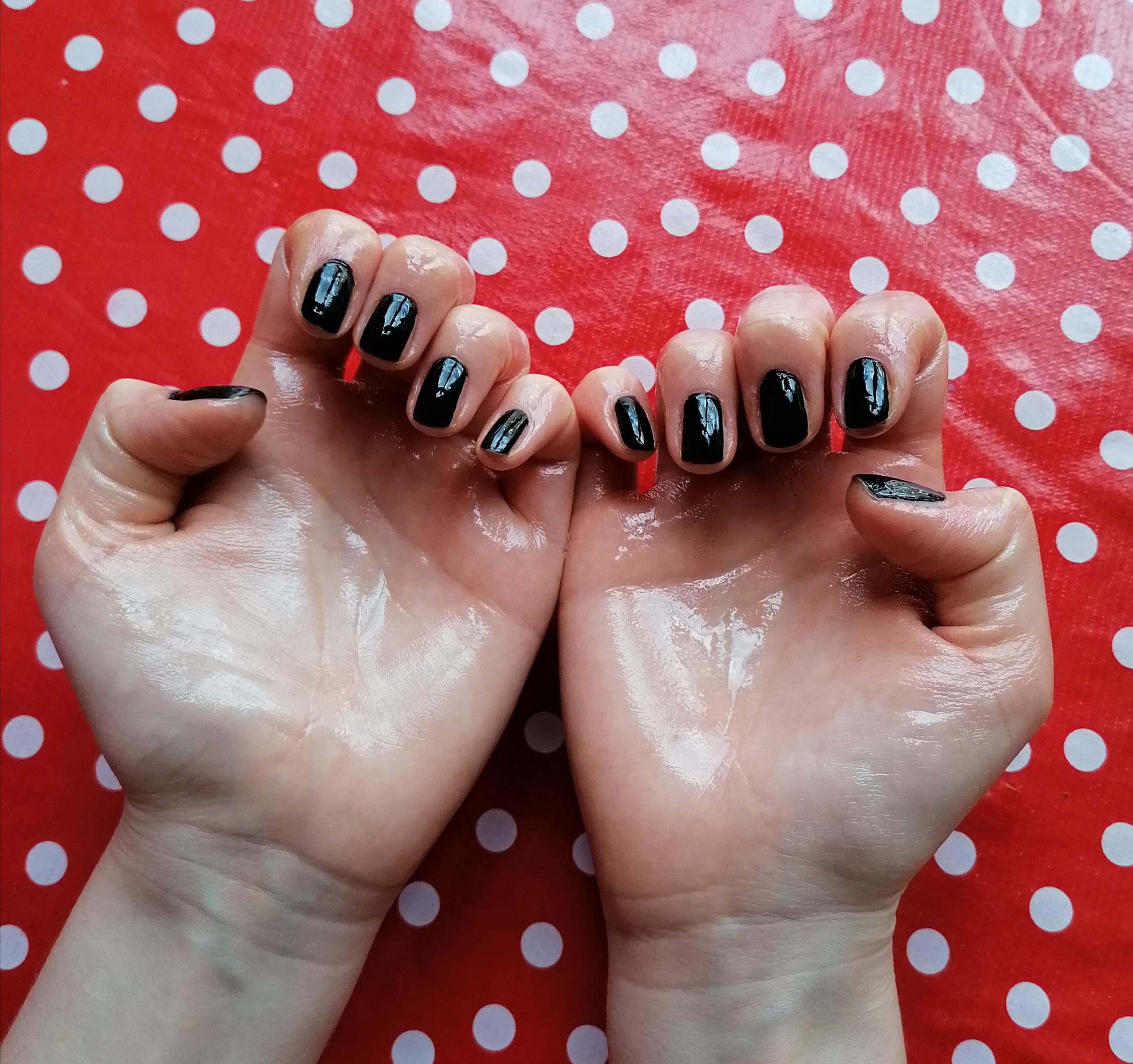 Soft and oily hands, sharp nails. 🖤 | Scrolller