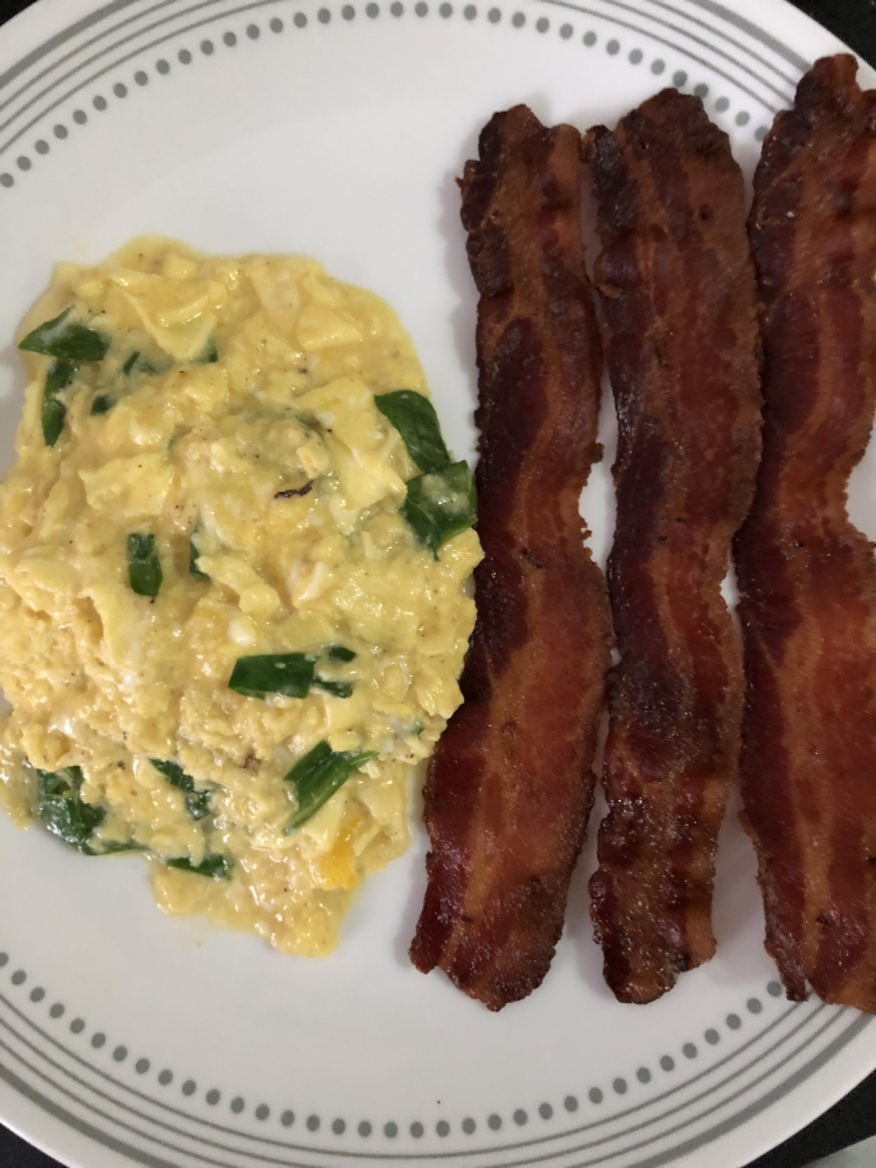Soft scrambled ramp eggs and some bacon stripping | Scrolller