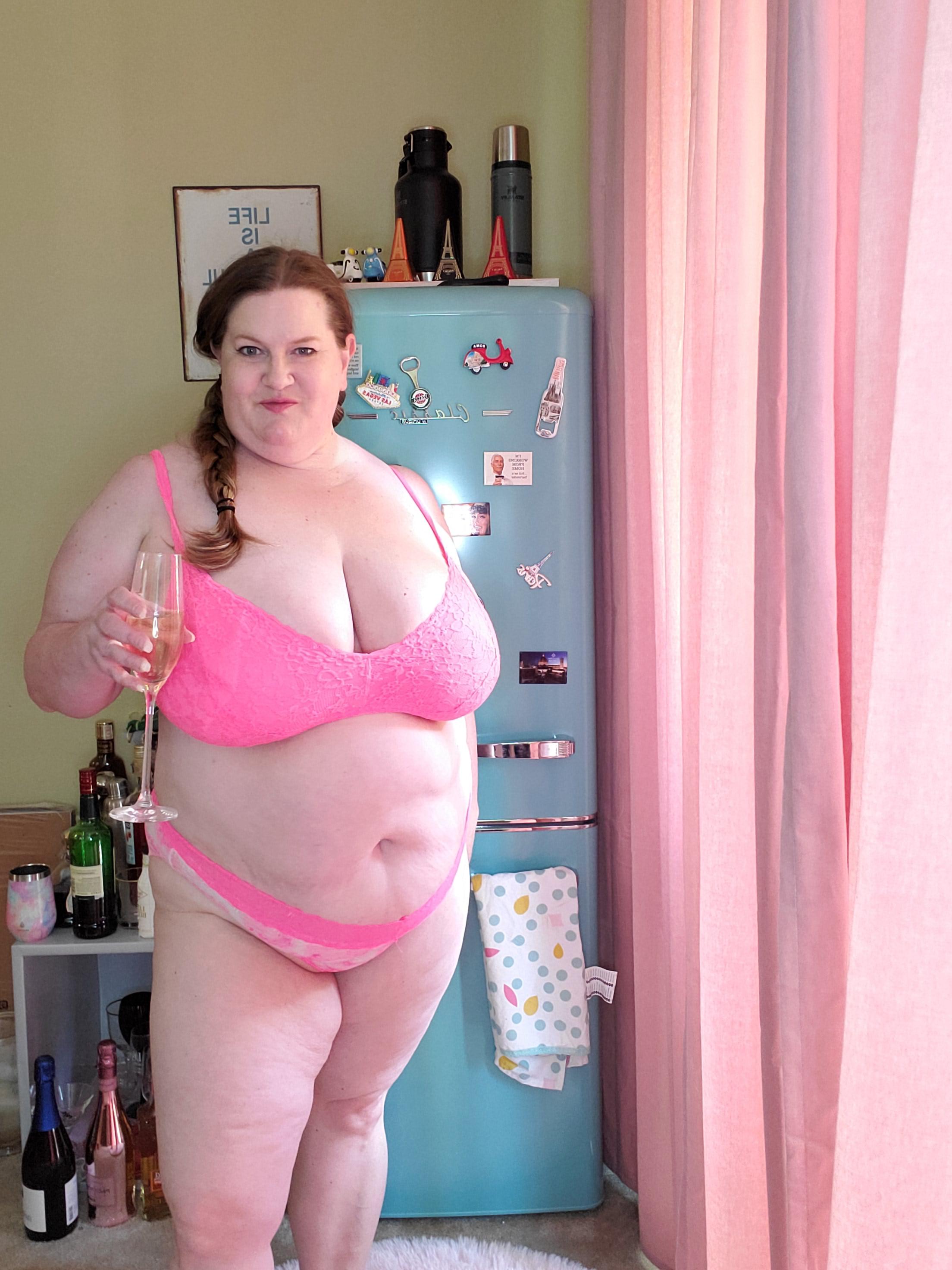 Soft squishy and cheers to that [48F]🥂🍾💋 | Scrolller