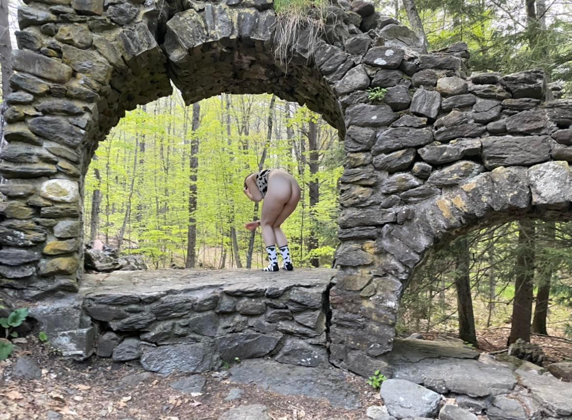 Some behind the scenes from my outdoor shoot this week | Scrolller