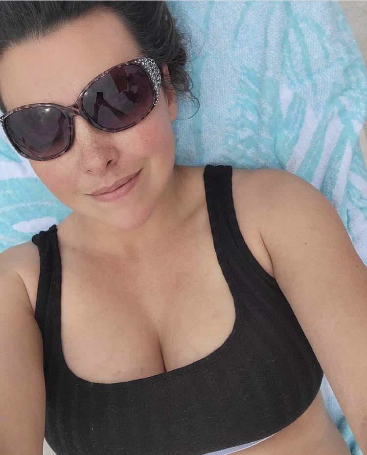 Some cleavage | Scrolller