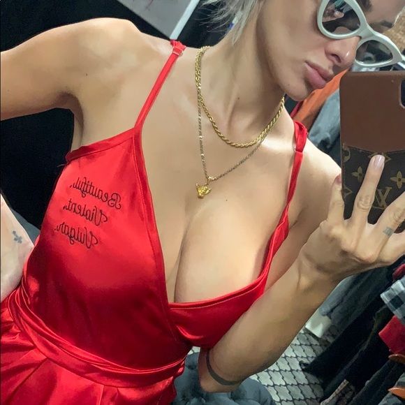 Some More Cleavage. | Scrolller