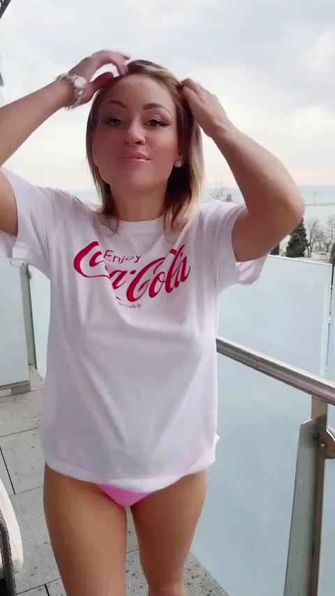 Quick flash from hotel balcony | Scrolller