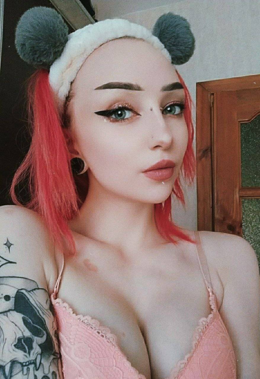 this lingerie makes me feel like a queenn | Scrolller