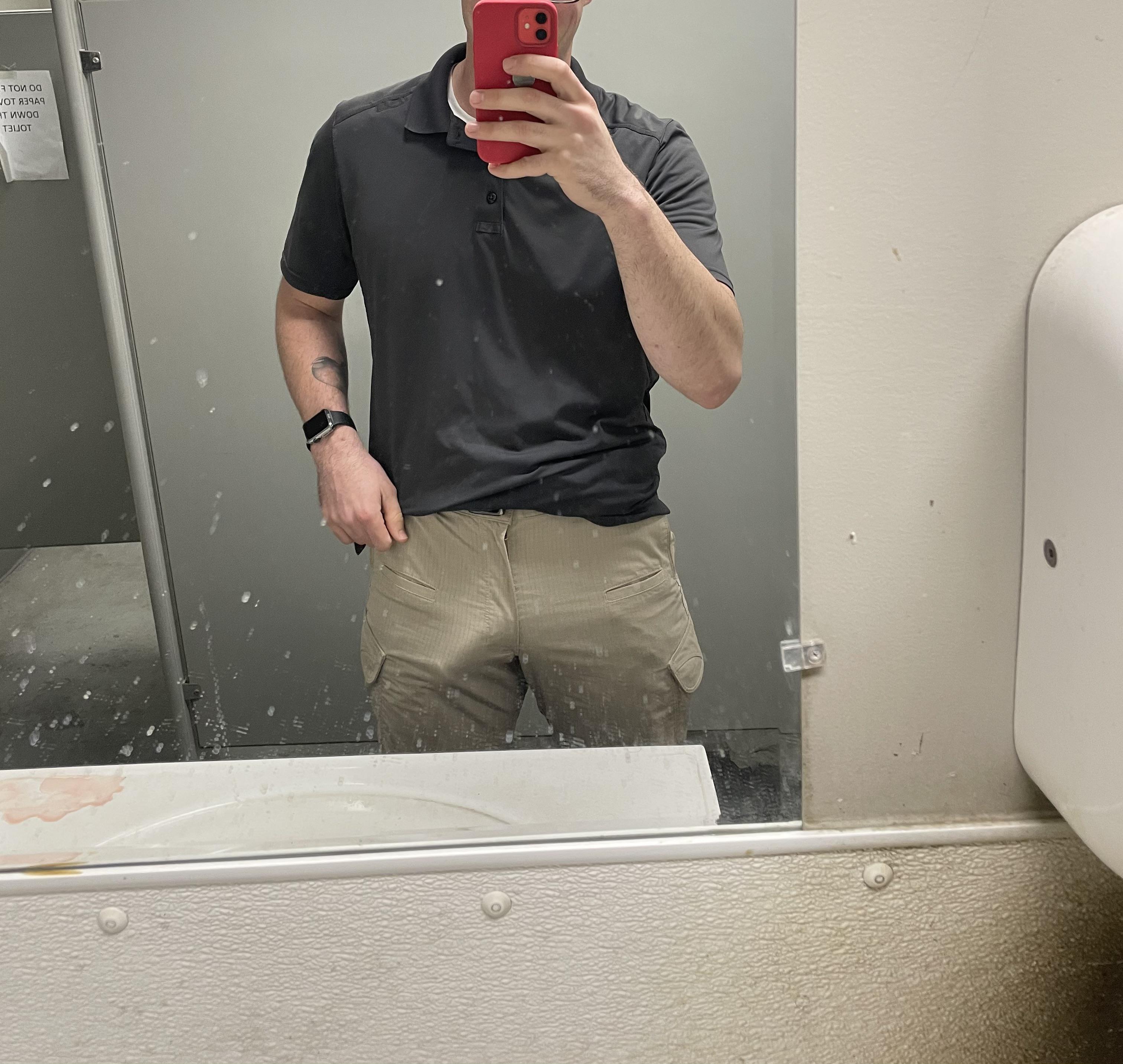 Can you tell I’m cut just from my bulge? | Scrolller