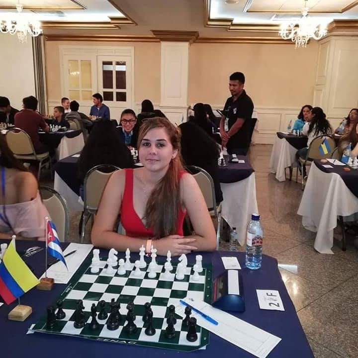 Someone straighten up the black pieces! | Scrolller