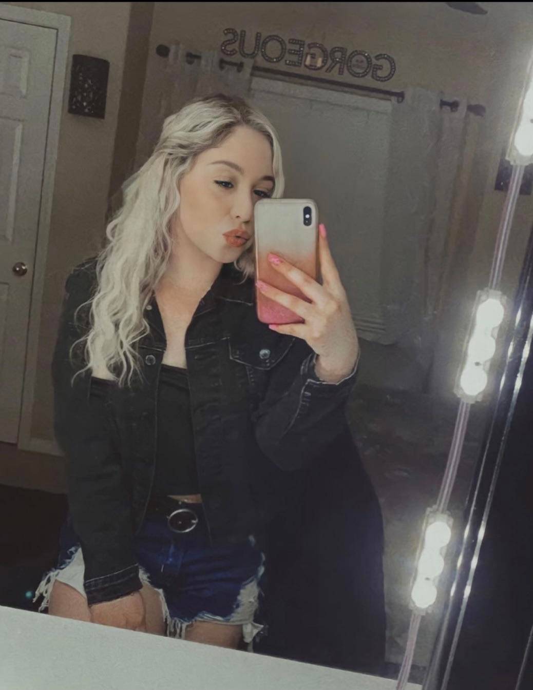 someone try to get her nudes. she’s me ex | Scrolller