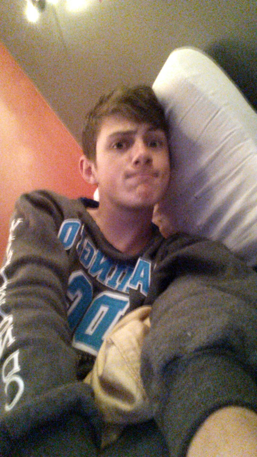 Someone wanna be my cuddle buddy? | Scrolller