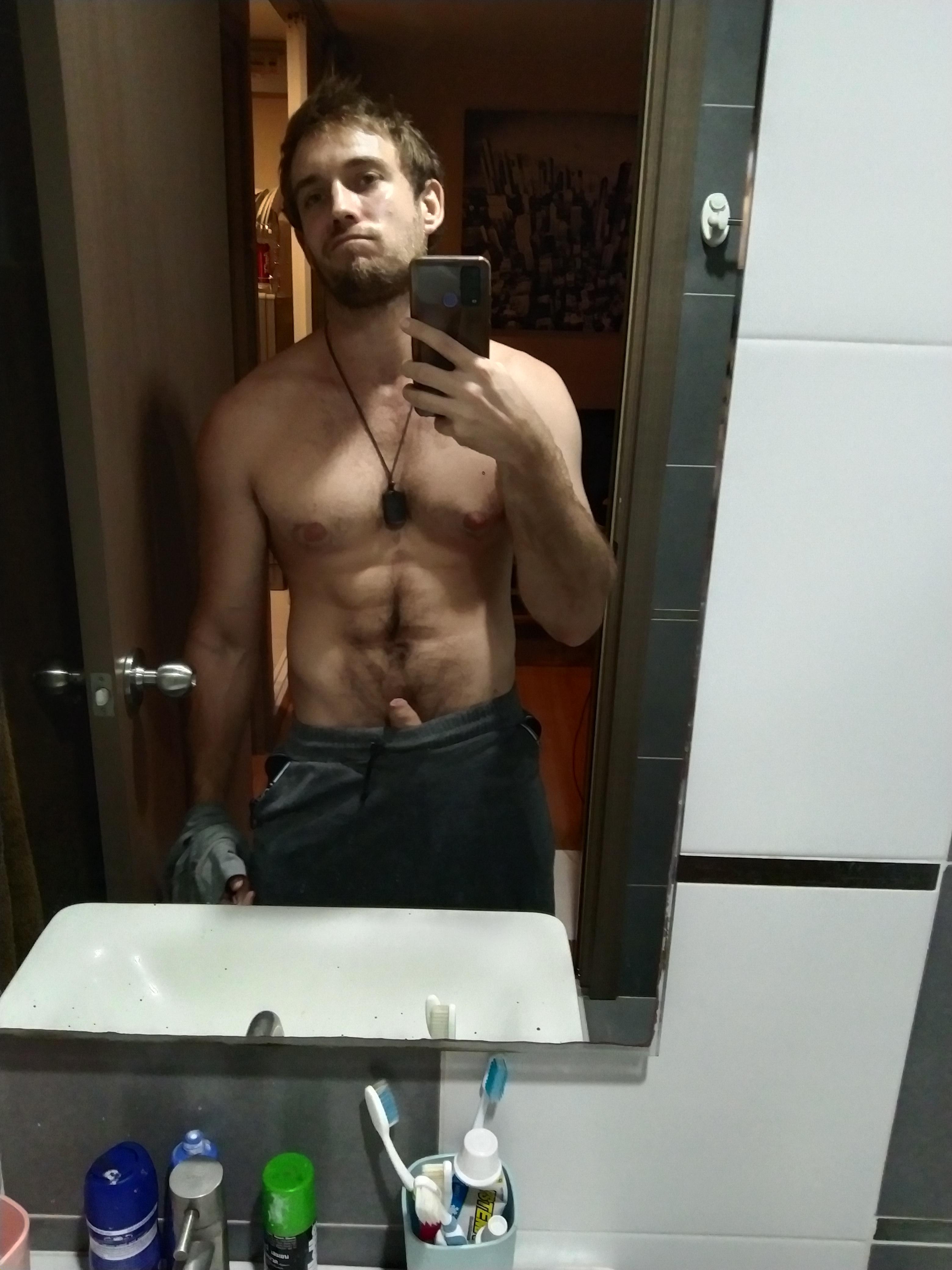 Weird mirror selfie ^^ | Scrolller