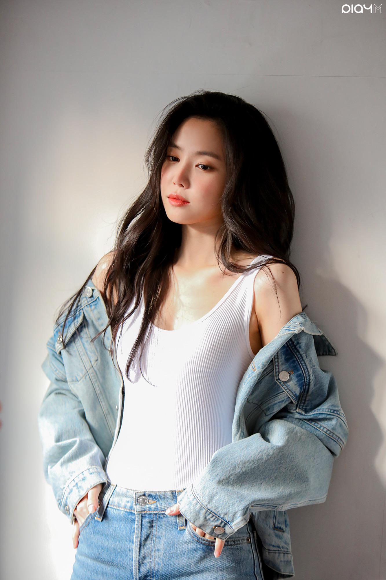 Son Naeun | Scrolller