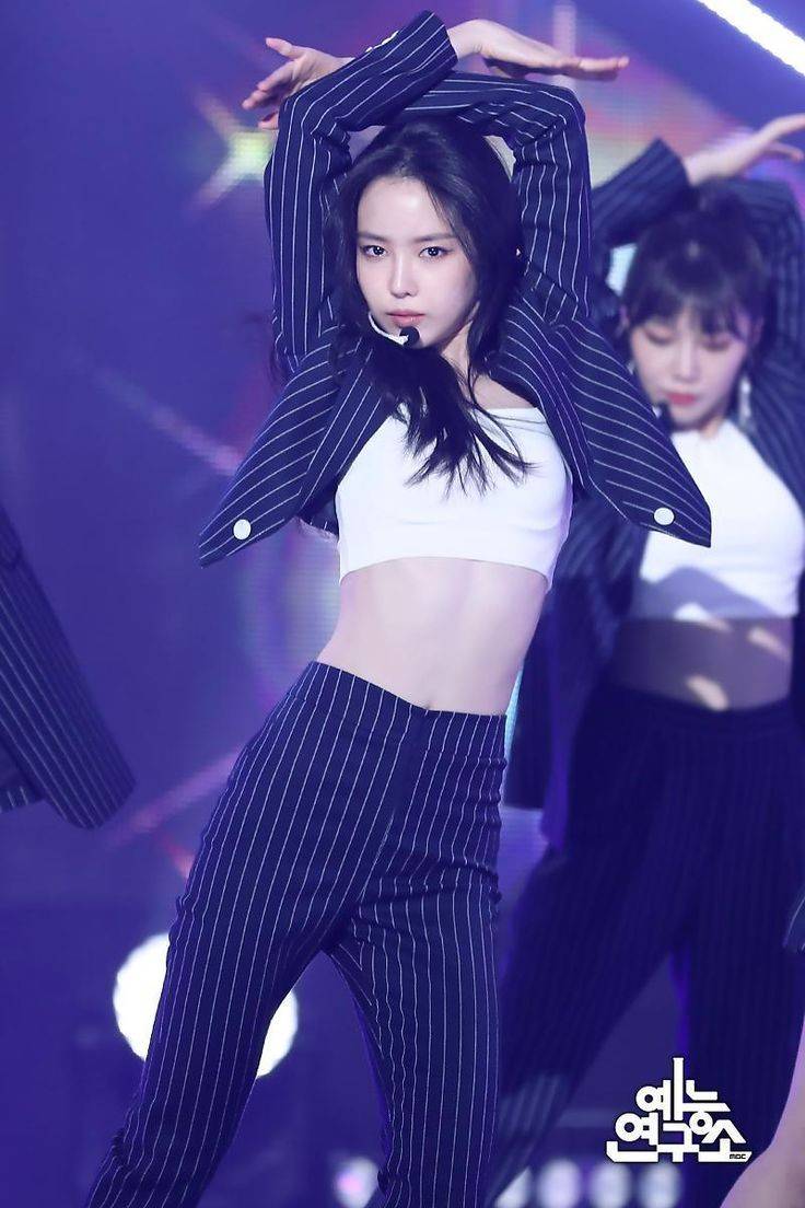 Son Naeun | Scrolller