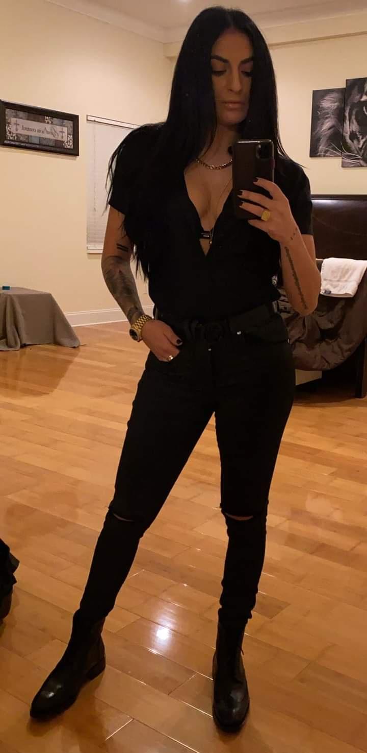 Sonya DeVille | Scrolller