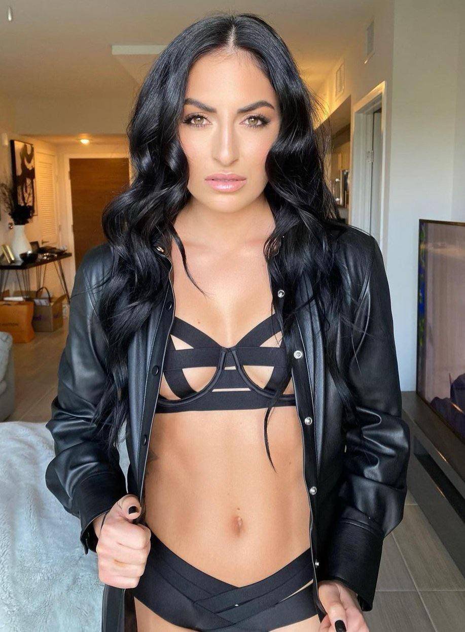 Sonya Deville | Scrolller