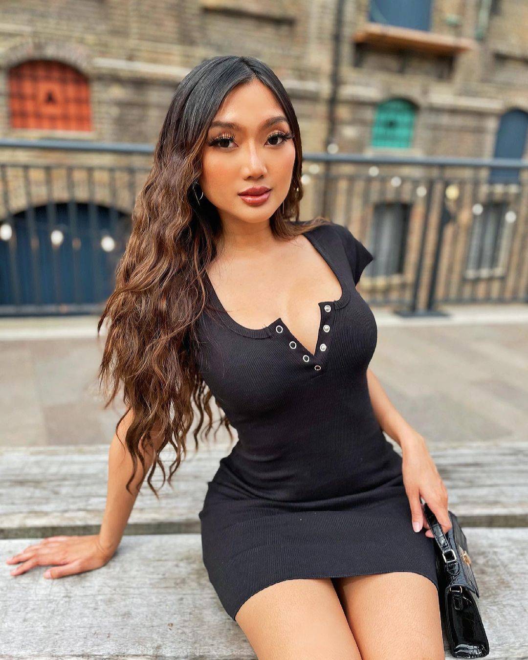 Sophisticated Sexy Filipina | Scrolller