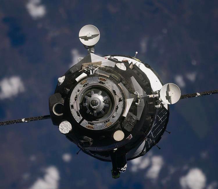 Soyuz MS-18 approaching ISS | Scrolller