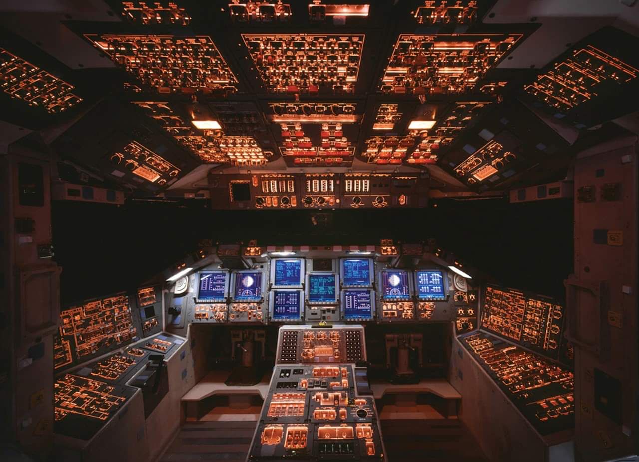 Space Shuttle Cockpit | Scrolller