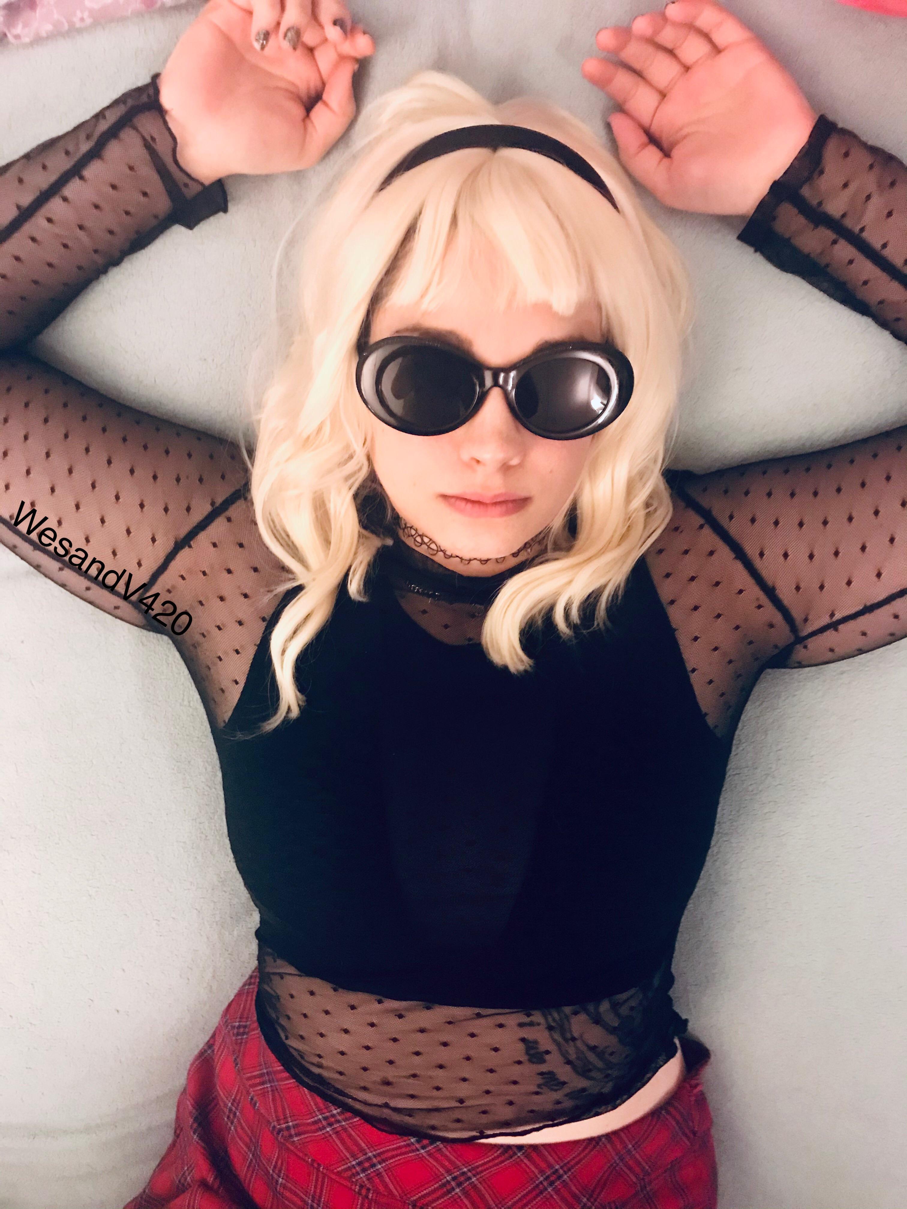 Spank or cuddle? | Scrolller