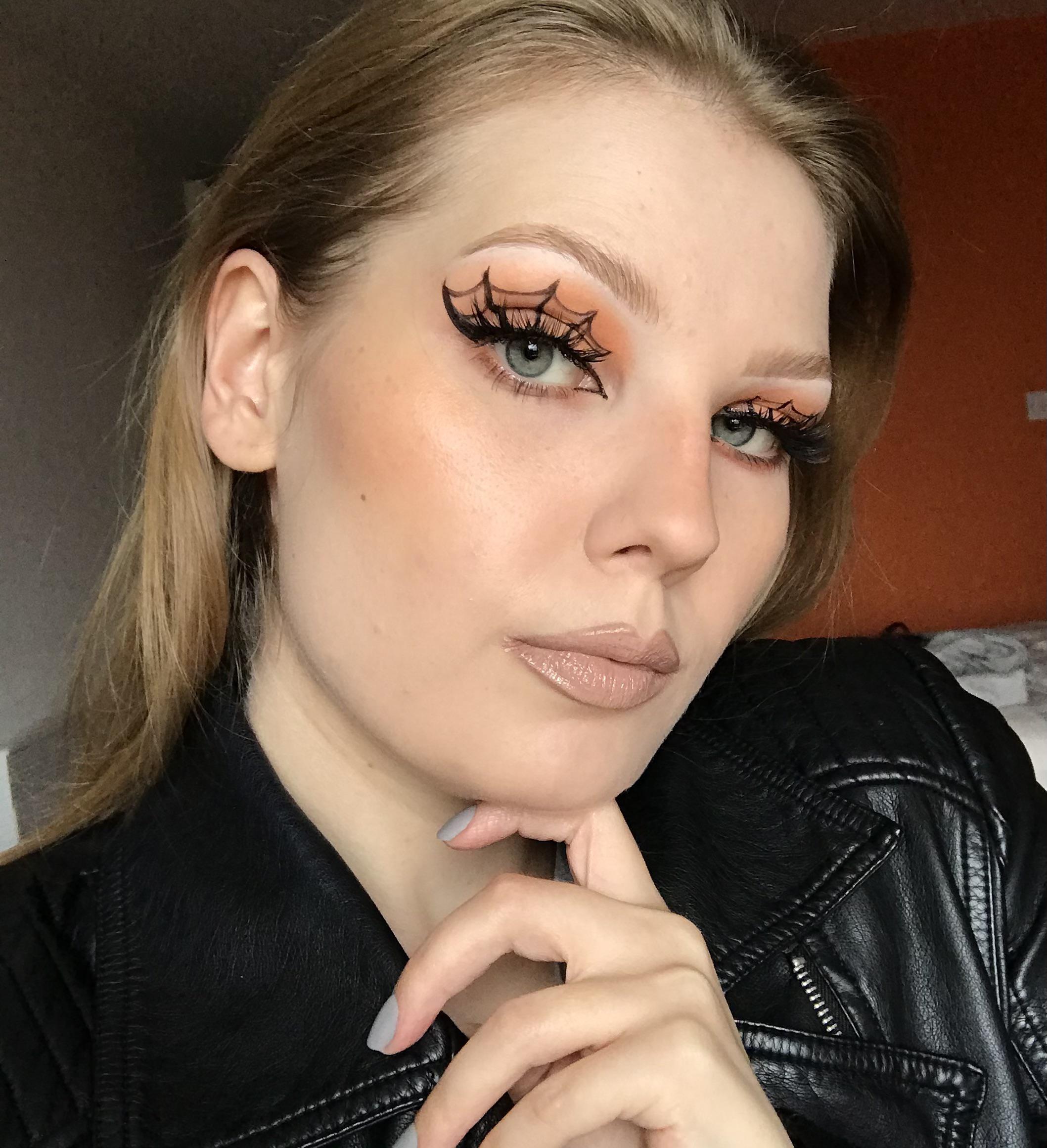 Spider web graphic liner🕸 | Scrolller