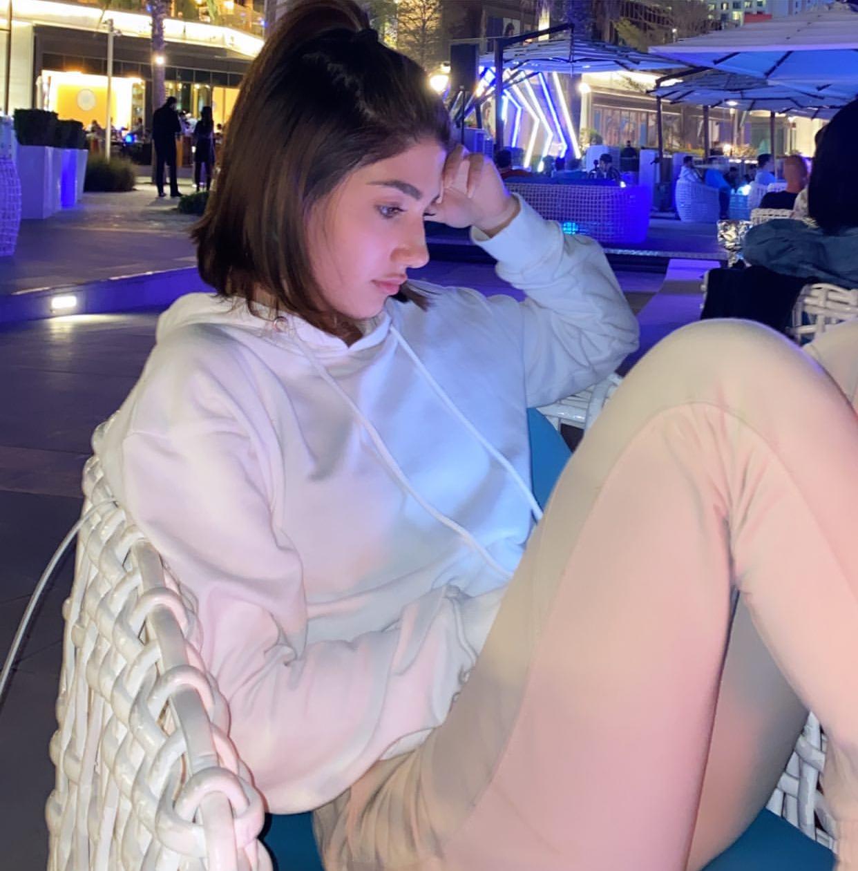 spread those thunder thighs for us... | Scrolller