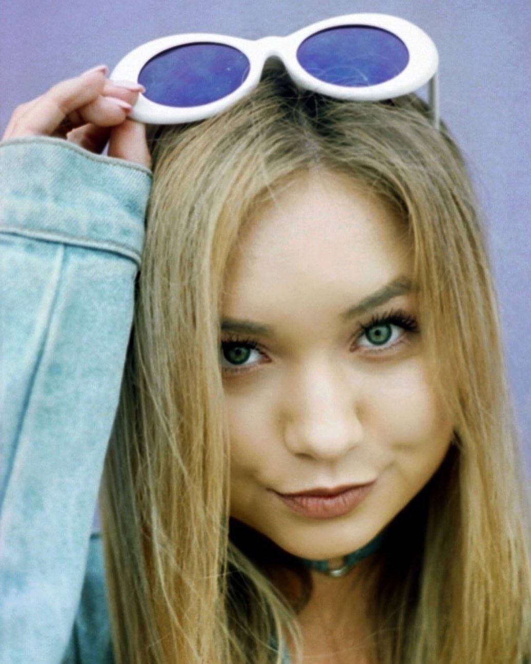 Spunky Sunglass Look | Scrolller