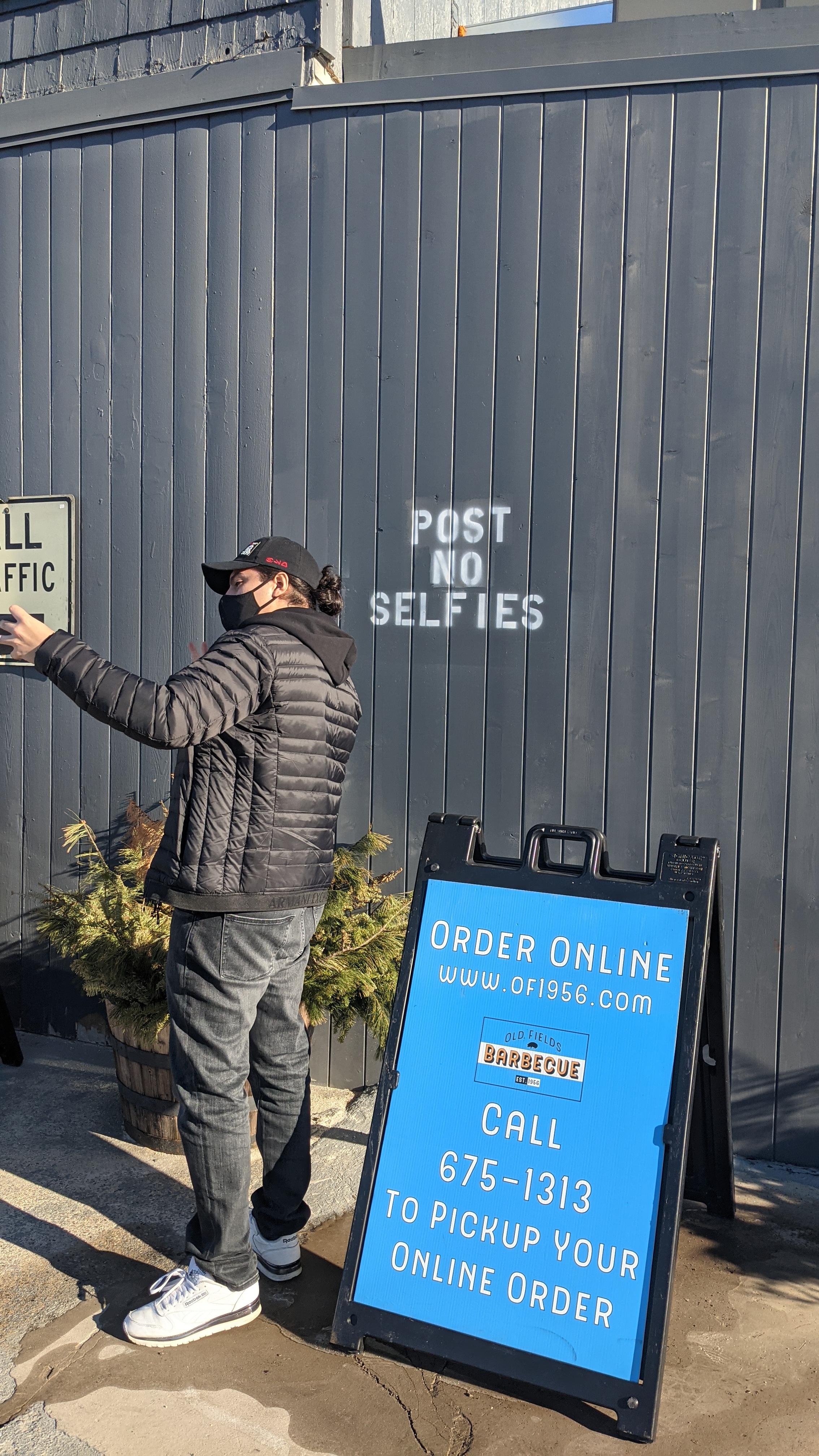 Sr. Did you read the sign ? | Scrolller