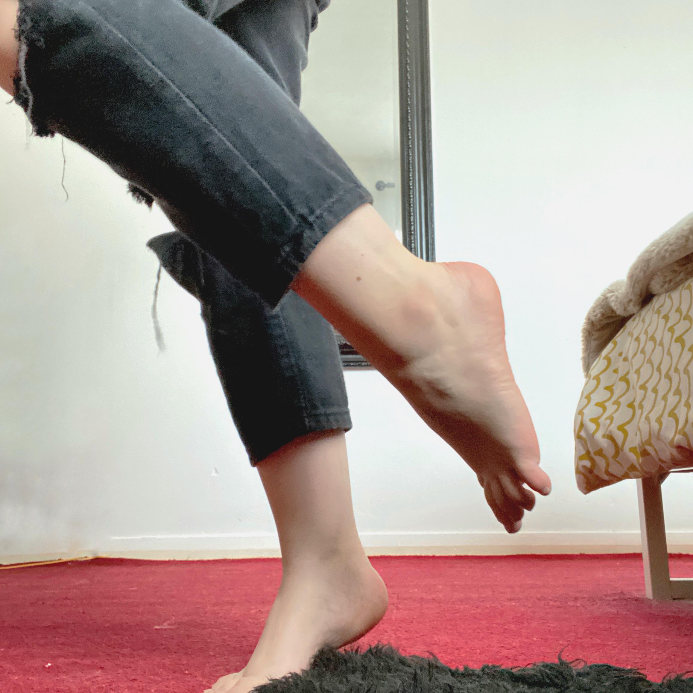 Standing on my tippy toes | Scrolller