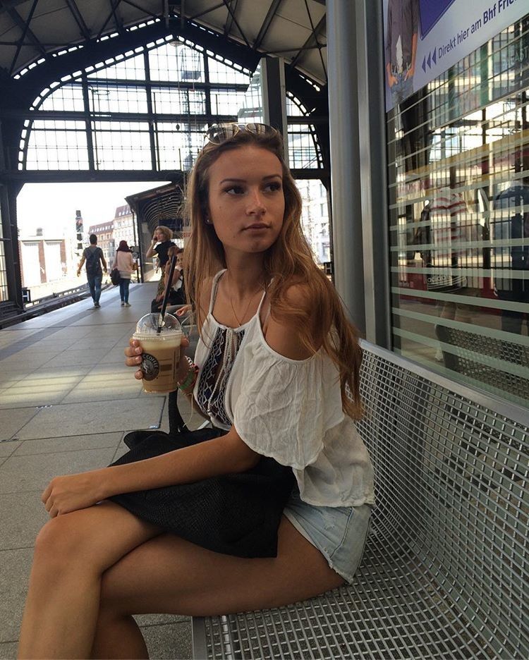 Starbucks at the station | Scrolller