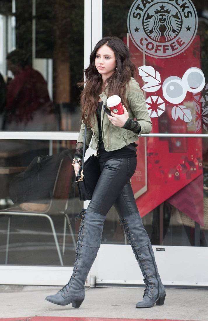 Starbucks Candid | Scrolller