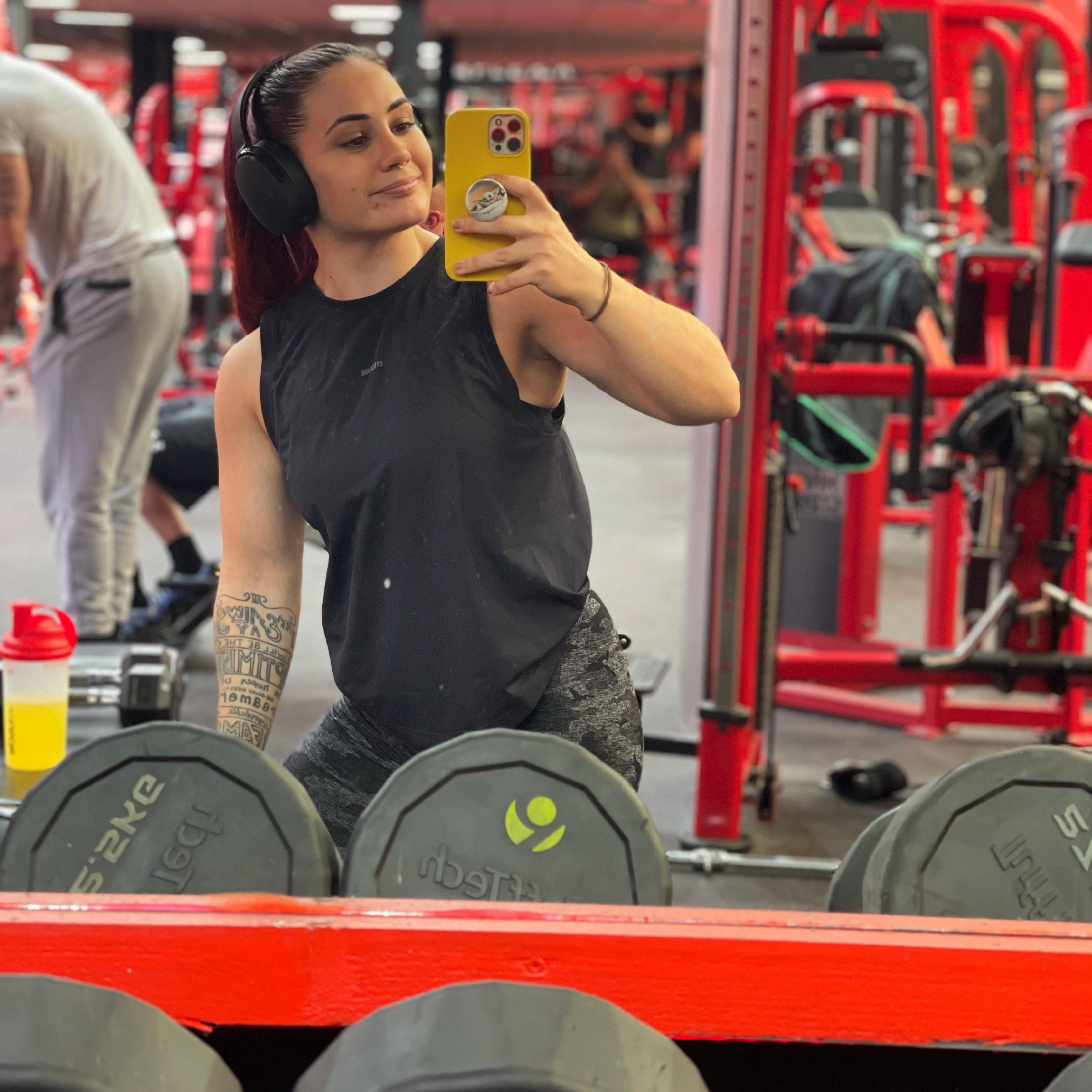 Starting the week off right 🥰💪🏻 [F25] | Scrolller