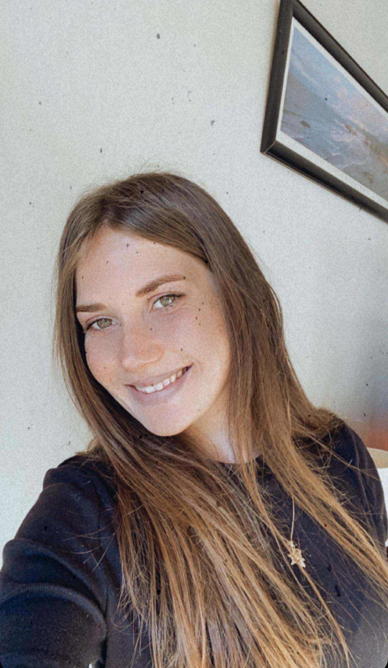 Starting to like my smile the older I get. 22F 🍄 | Scrolller