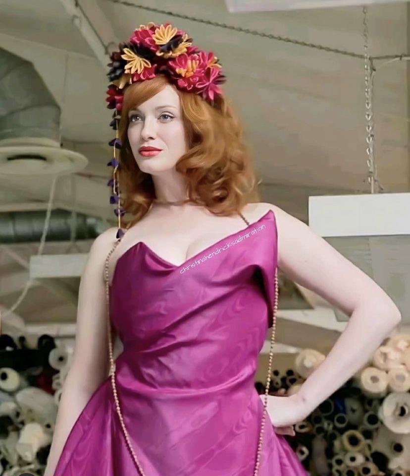 Statuesque | Scrolller