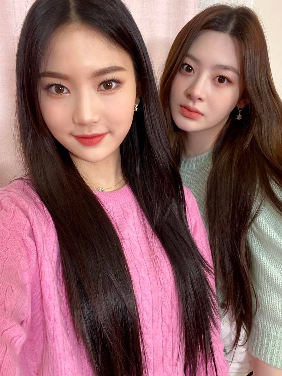 STAYC Twitter Update - Seeun ft. Isa (210123) | Scrolller