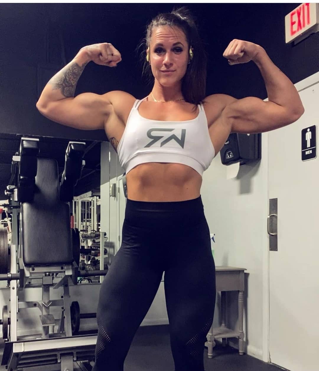 Stefanie Foli | Scrolller