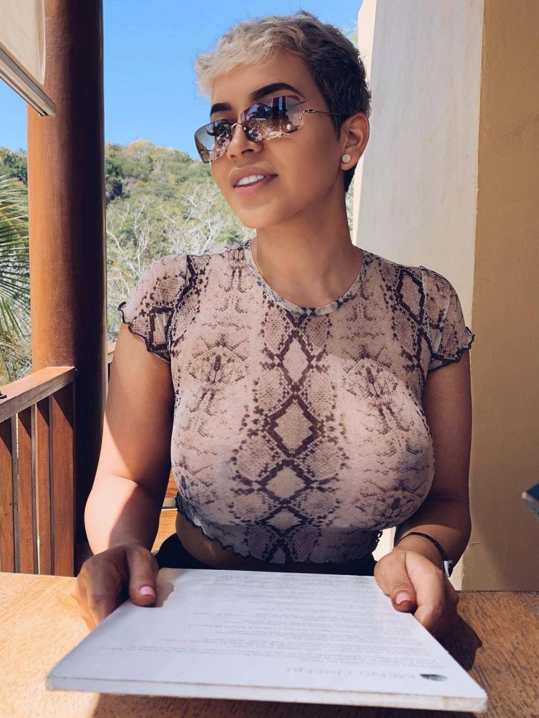 Steph Murves | Scrolller