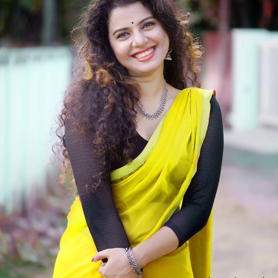 Stephy Leone | Scrolller