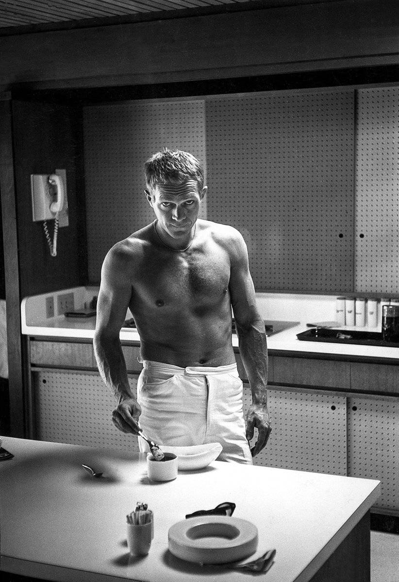 Steve McQueen photographed in his kitchen at home (1963) | Scrolller