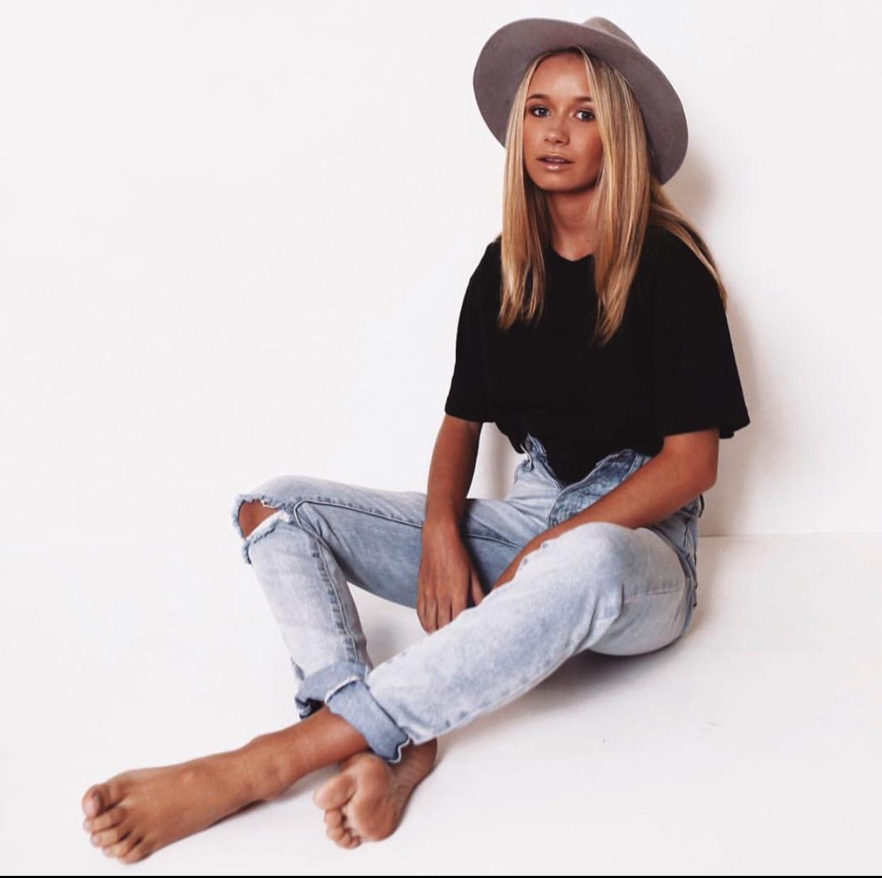 Stevie Alger | Scrolller