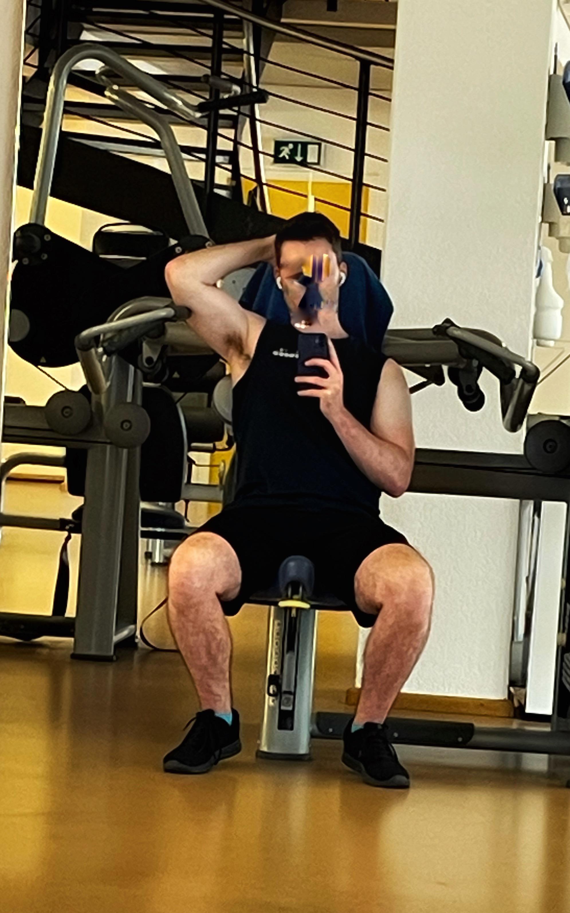 I Like To Show Off My Hairy Sweaty Armpits At The Gym Scrolller