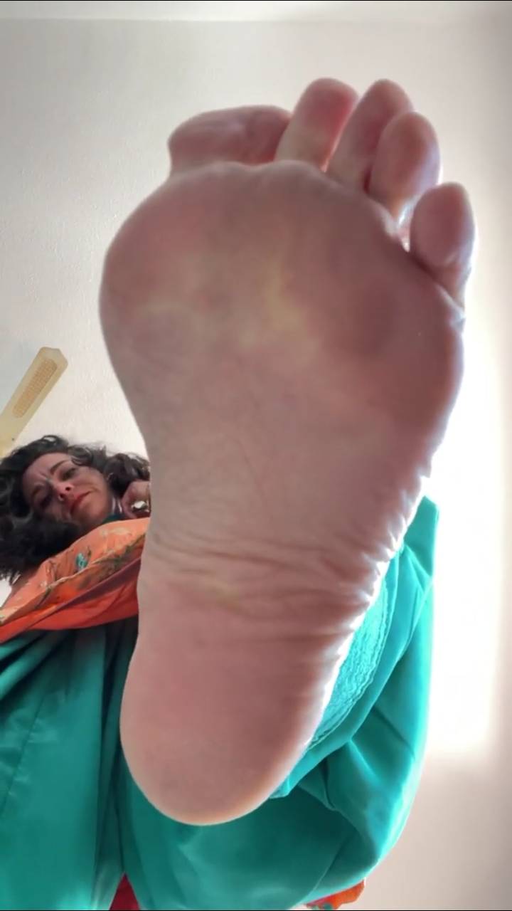 Stomp your face Flat ! | Scrolller