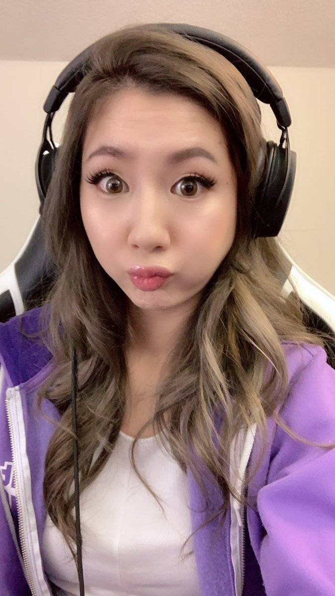 Streaming with new hair | Scrolller