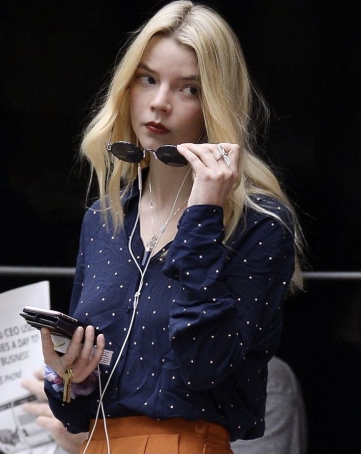 Street girl | Scrolller